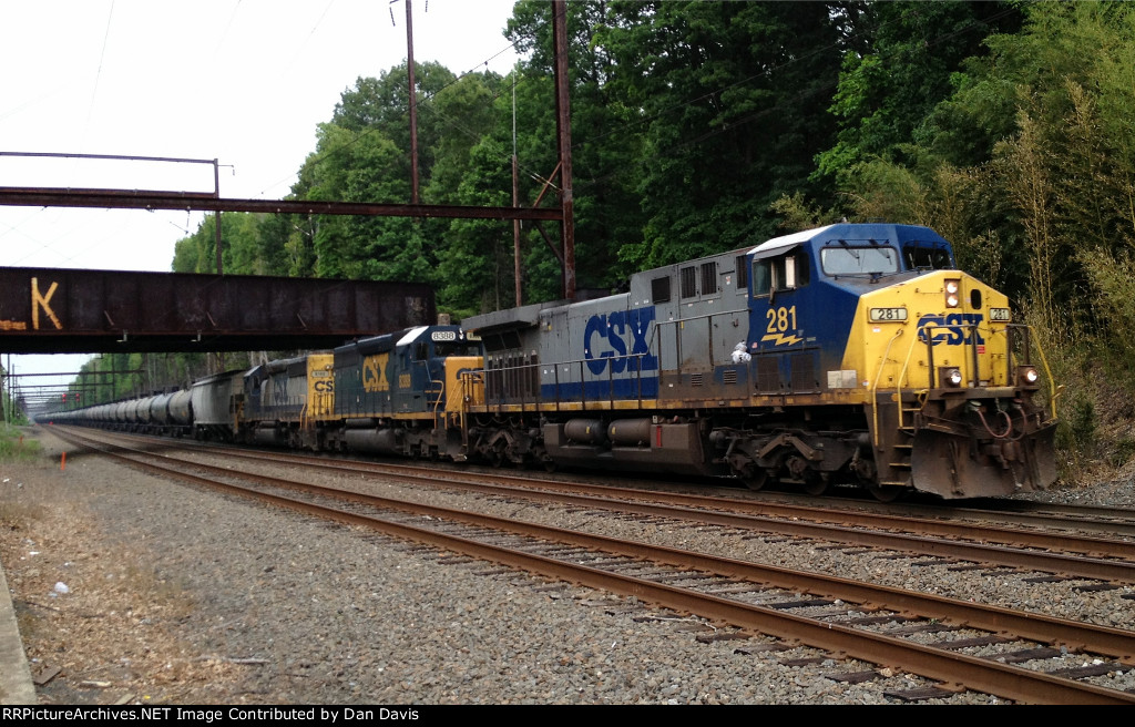 CSX AC44CW 281 plus two SD40-2s lead K495-25